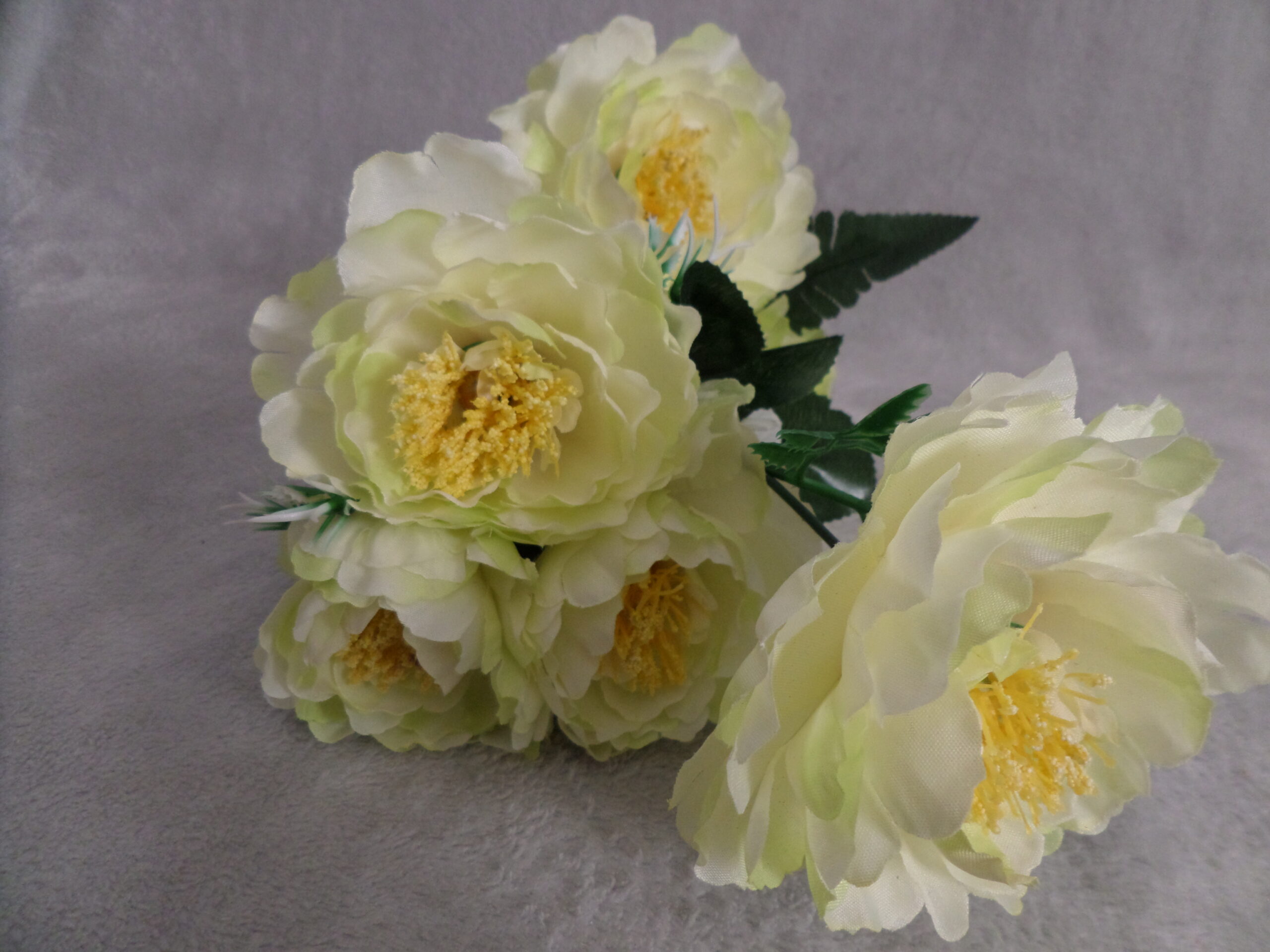 Kunstlill, karikakra kimp - Põlde talu koduaed